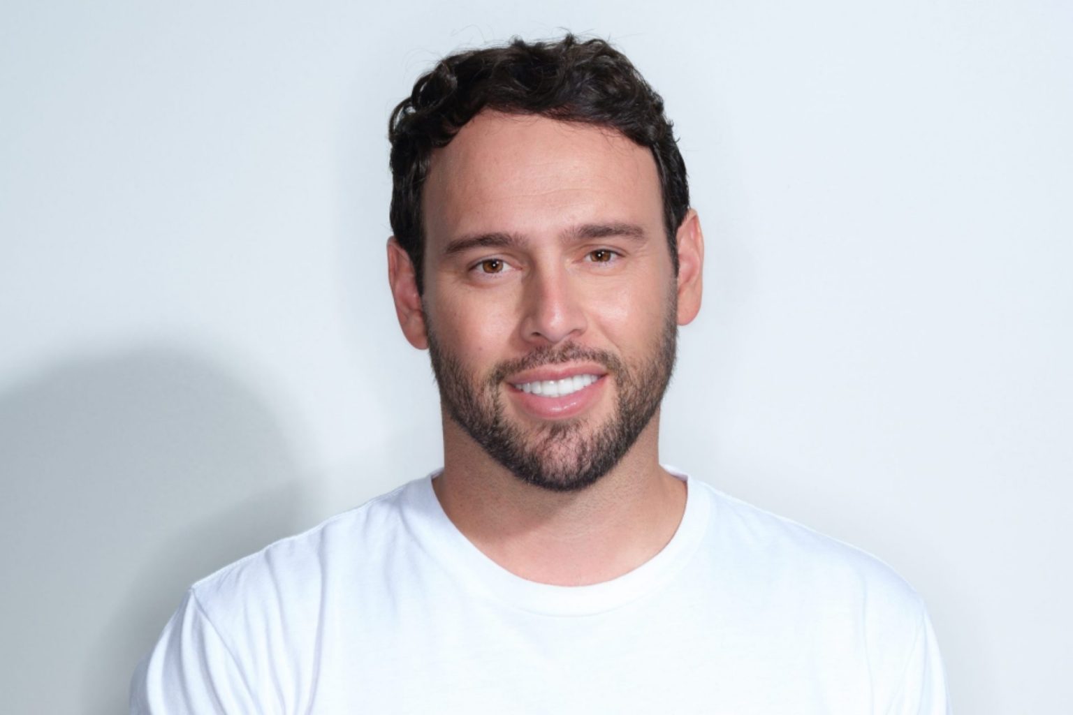 Scooter Braun Fully Exits HYBE After Selling All Shares, Marking End of ...